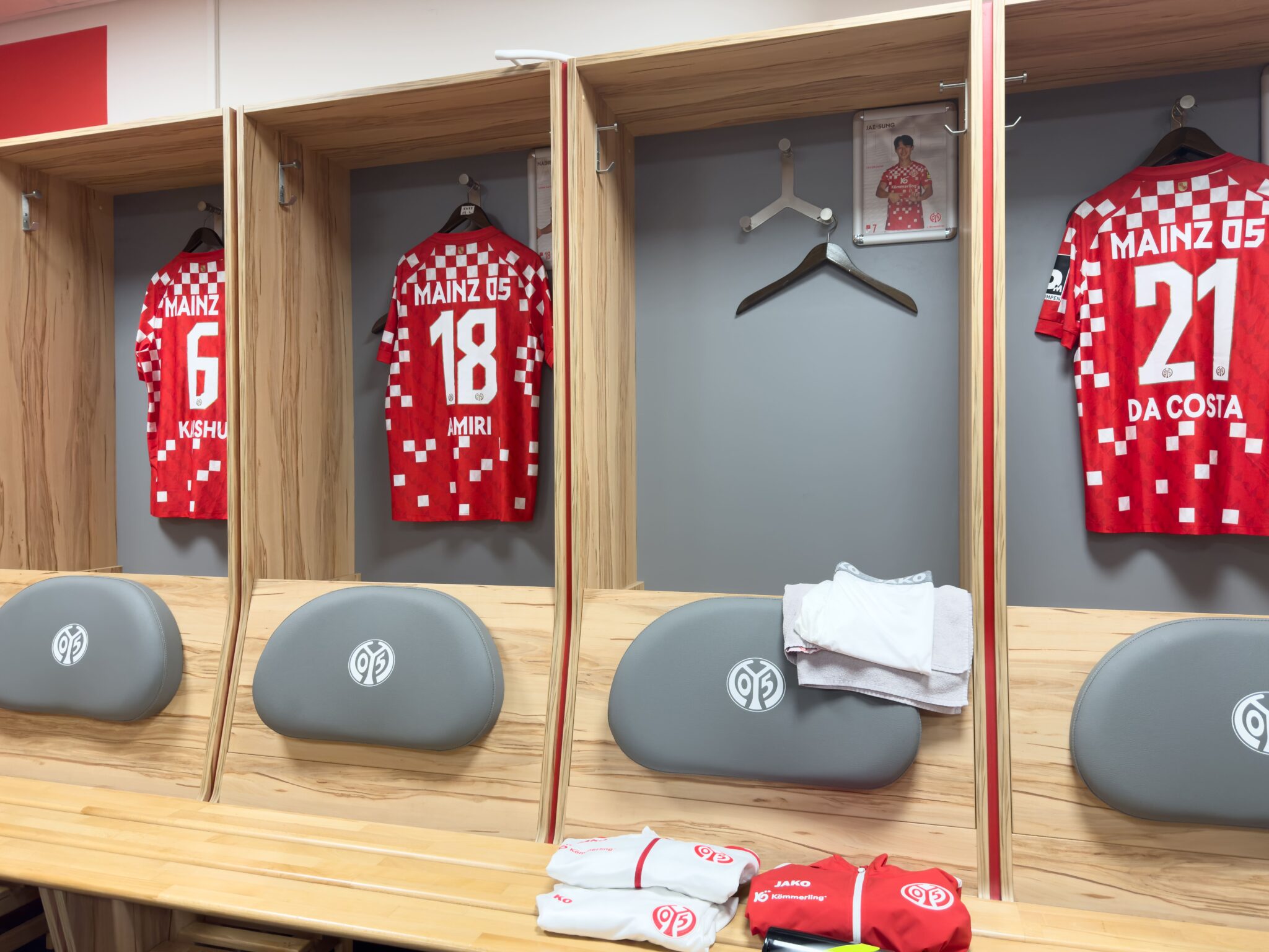 Behind the scenes at Mainz 05: stadium tour through the MEWA ARENA ...